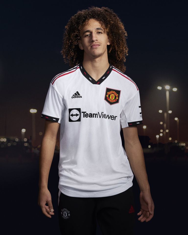 Manchester United présente son maillot extérieur 2022 - 2023 : Hannibal ...